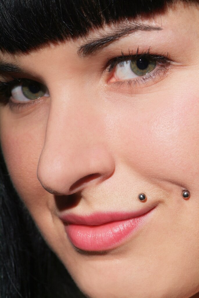 Cheek Piercing – Piercing Studio Wien