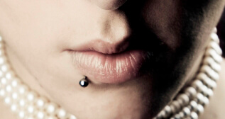 Labret-Piercing – Piercing Studio Wien
