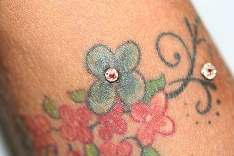 Piercing Unter Der Haut